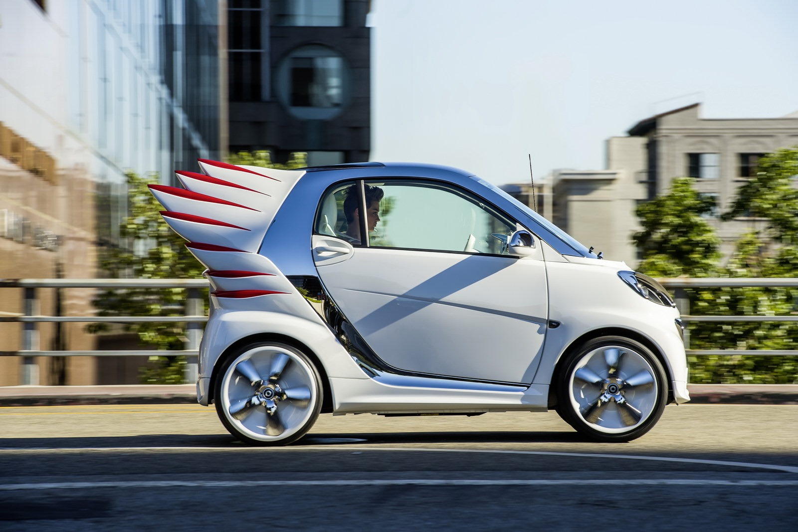 Une Smart angélique, par Jeremy Scott | POA